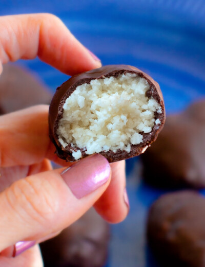 Mounds Bars Recipe - The Original Chocolate Coconut Candy Bar!