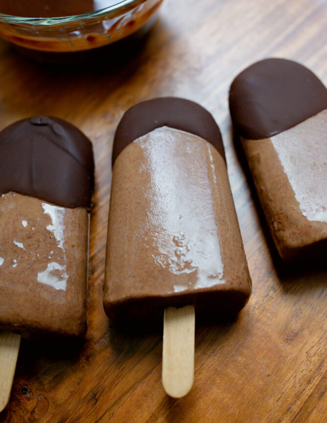 Chocolate Pudding Pops - Chocolate Covered Katie