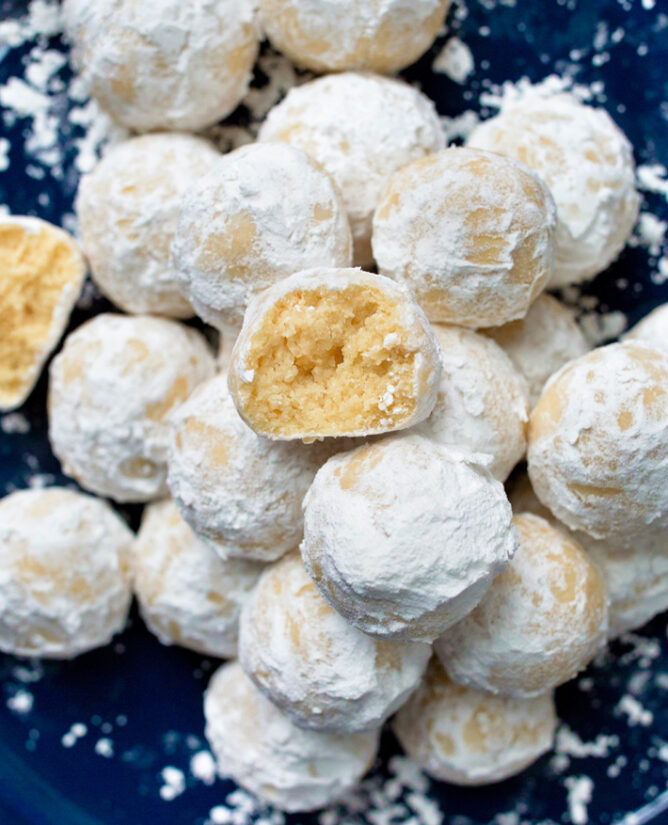 Keto Snowball Cookies - Less Than 1g Net Carbs!